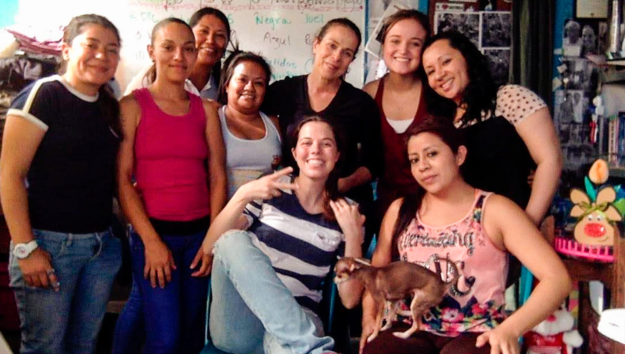 Serigrafía de la Gringa es un proyecto que ayuda a mujeres guatemaltecas