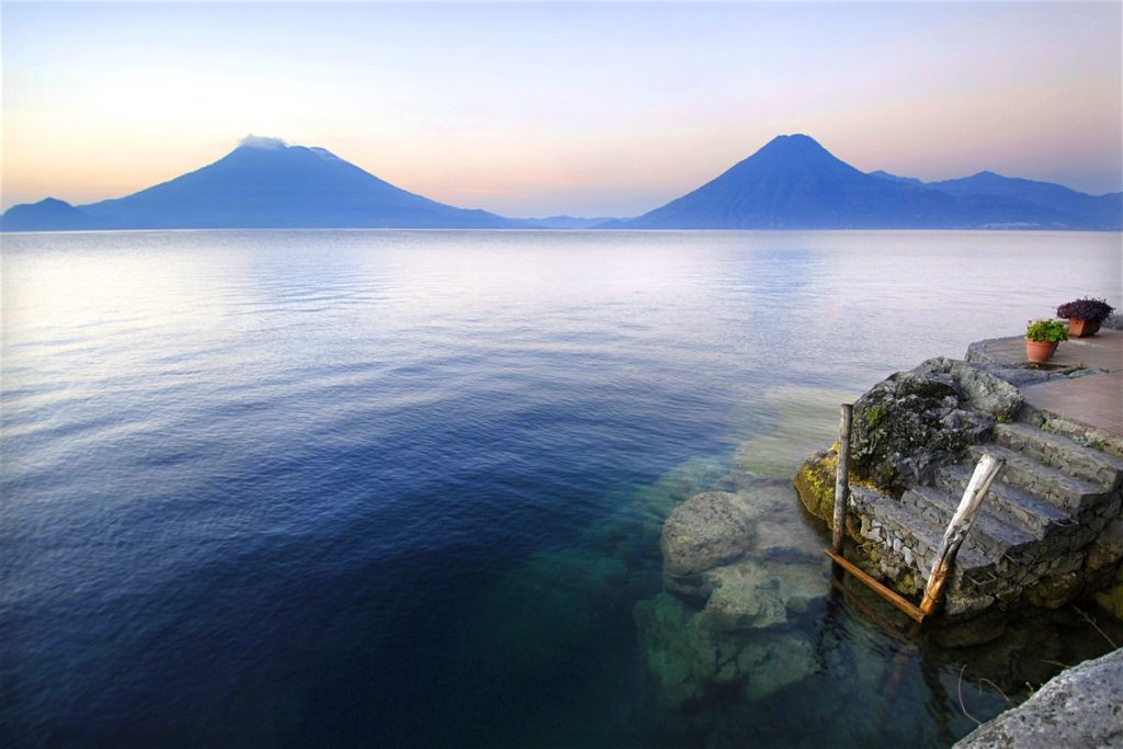 Lago de Atitlán es una verdadera joya de Guatemala, según medio de viajes